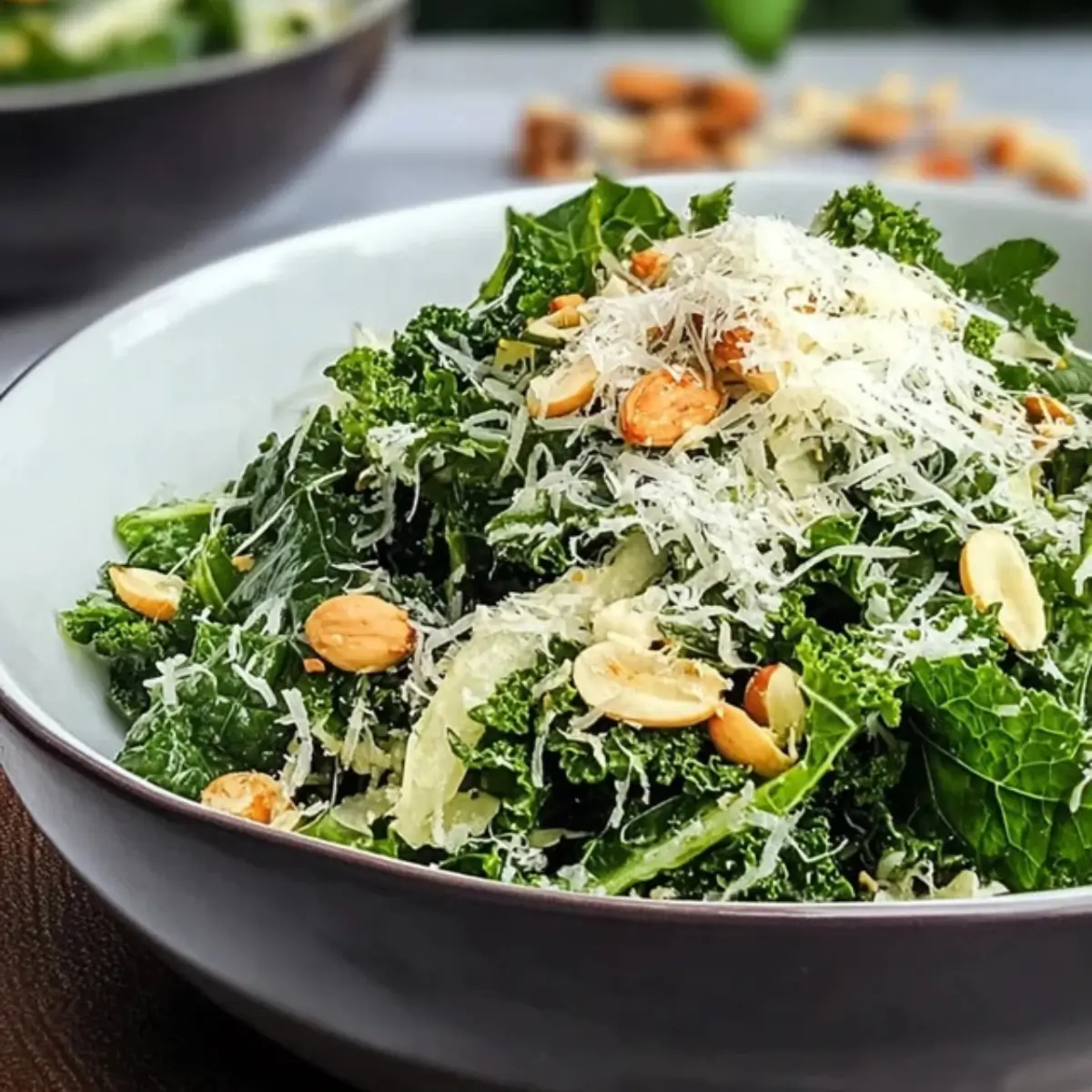 Kale Salad mit Parmesan: So gelingt der nussige Grünkohltraum ...